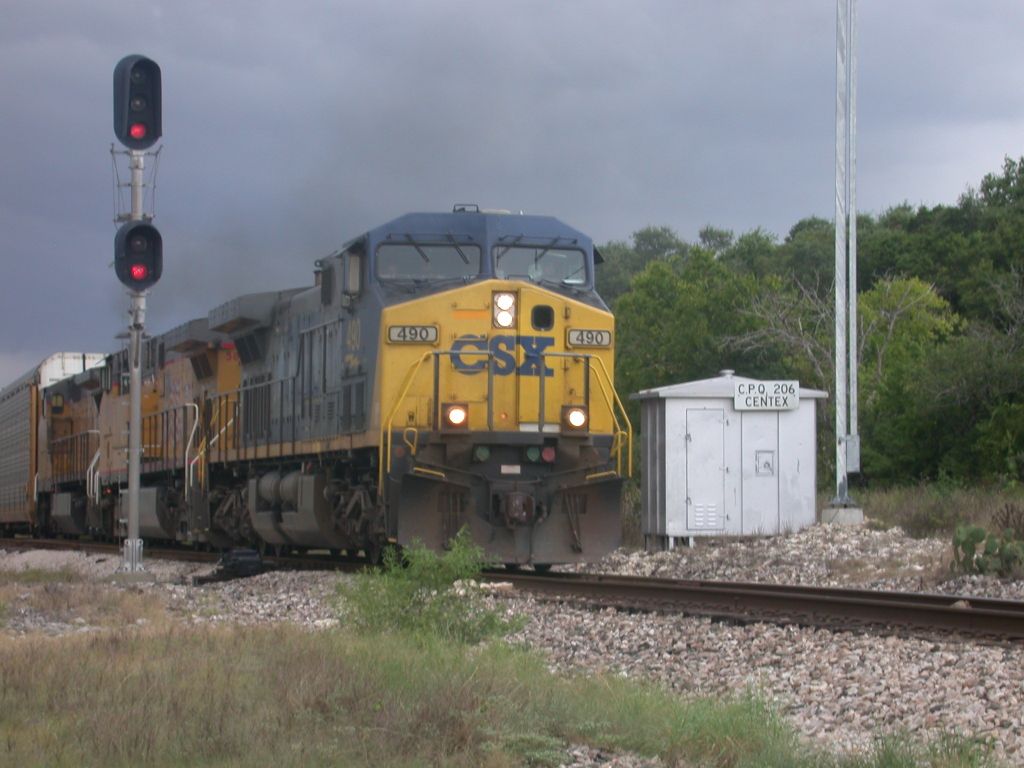 CSX 490 28Aug2004 NB out of CENTEX